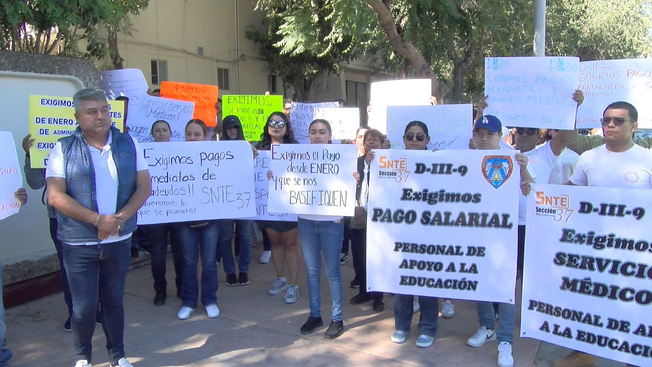Trabajadores del SNTE sección 37 protestan por falta de salarios y ...