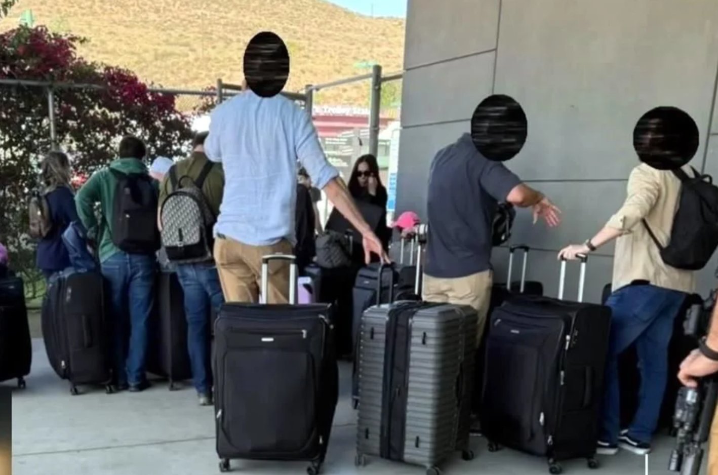 Familia de Ovidio Guzmán López se entrega a las autoridades ...