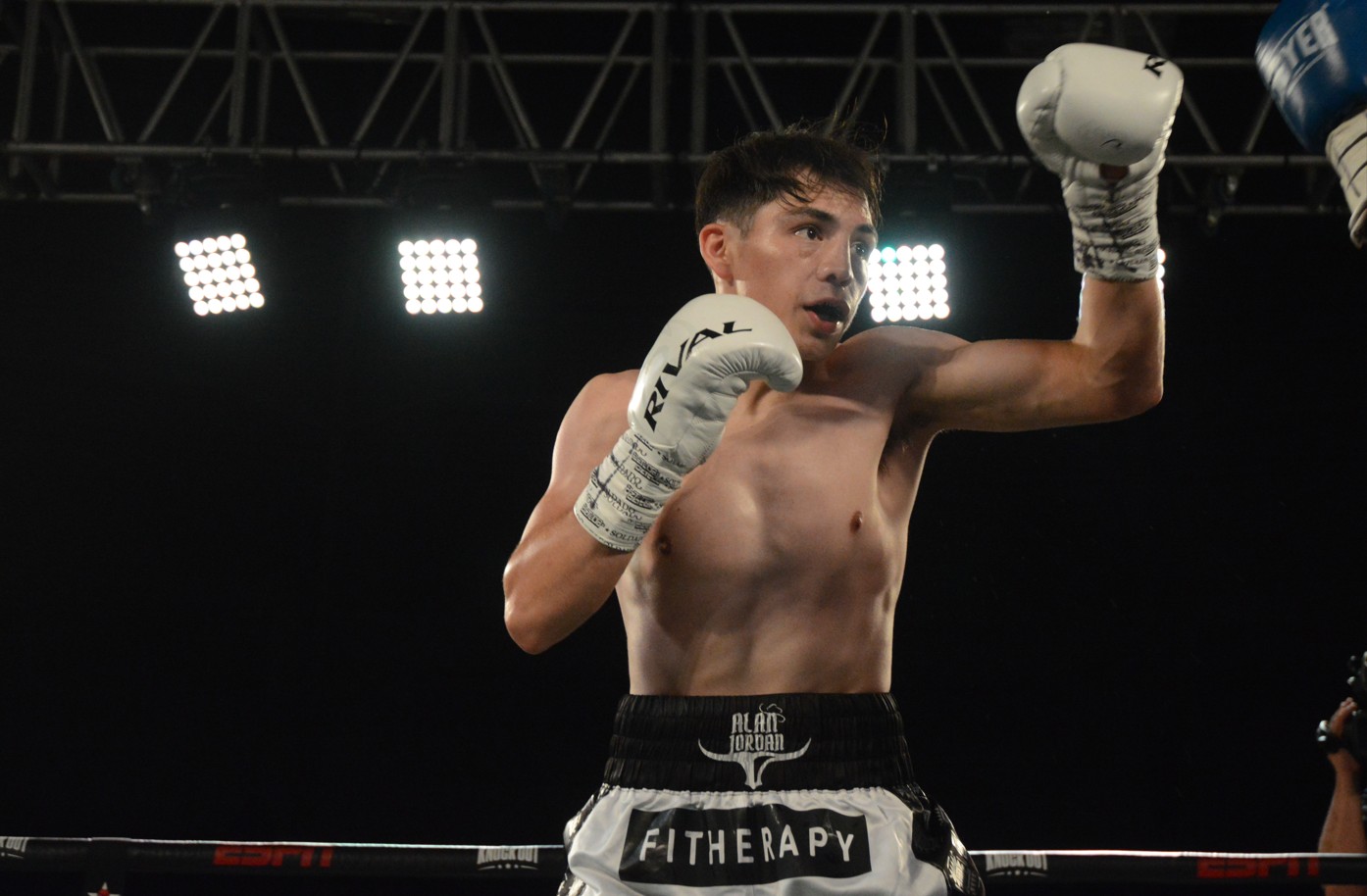 Alan Jordan continúa noqueando en joven carrera | Síntesis TV